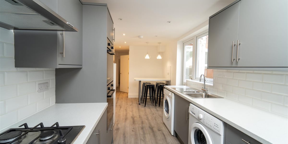 6 bed student house to let Baileys Road, University of Portsmouth, Portsmouth, PO5 1EA ...